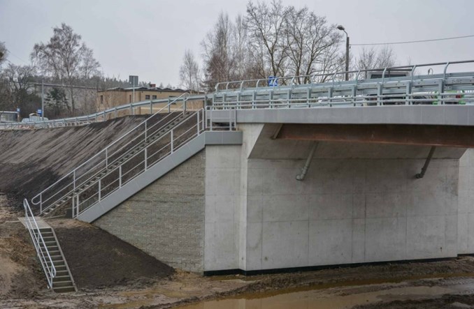 Pomorskie. Nowy wiadukt nad torami w Niestępowie otwarty - Rynek Infrastruktury