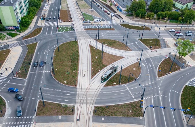 Łódź. Tramwaj przejechał po Niższej, na razie to wagon pomiarowy ...