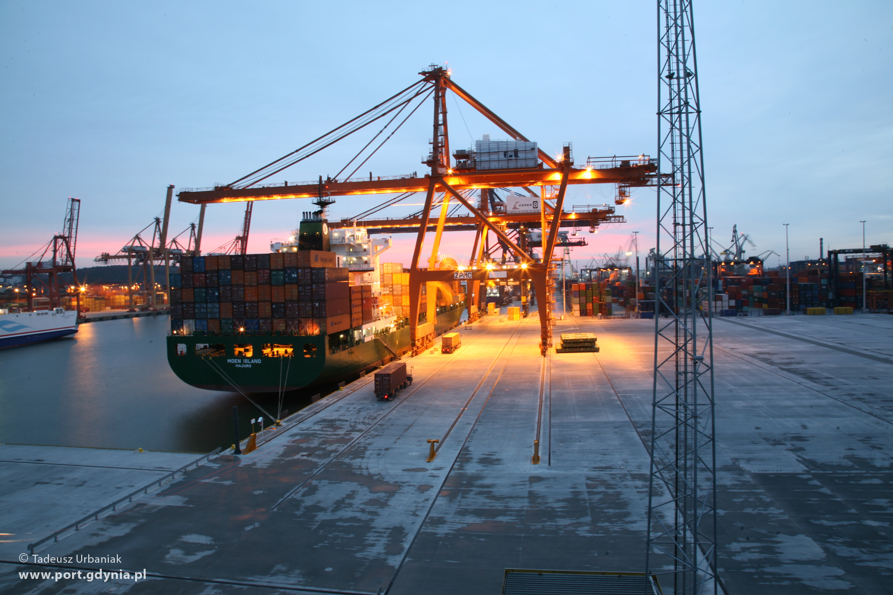 Port Gdynia: Pierwszy statek przy nowym Nabrzeżu Bułgarskim - Rynek ...